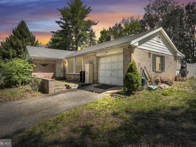268 N Biesecker Rd, Thomasville, PA 17364