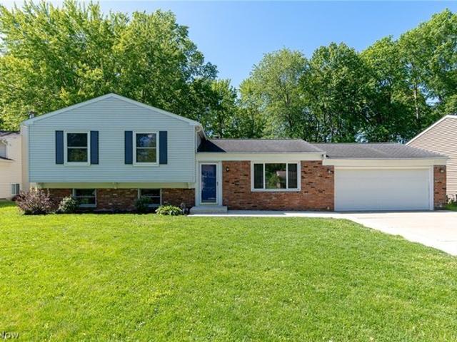26943 Southwood Ln, Olmsted Township, OH 44138
