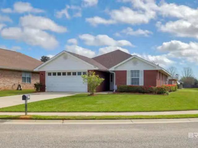 2695 HAMPTON PARK CIR, FOLEY, AL 36535 Single Family Residence.