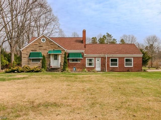 2695 River Rd, Willoughby Hills, OH 44094