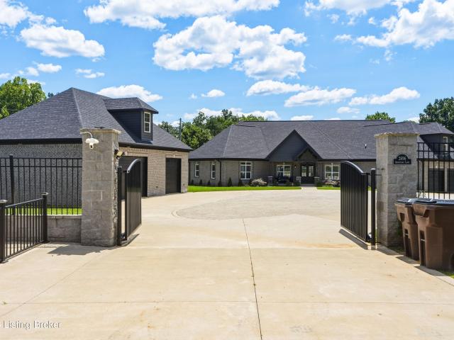 2696 Armstrong Ln