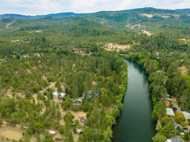 2697 Old Ferry Rd, Shady Cove, OR 97539