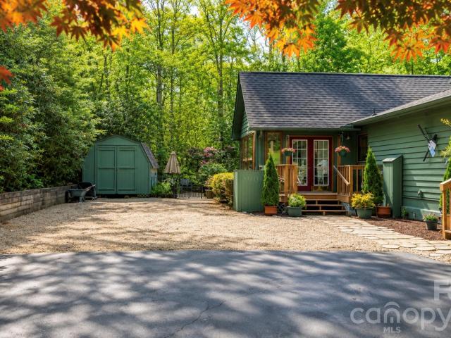 2698 Connestee Trail