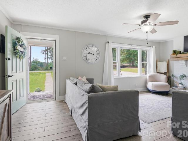 2698 Greenwood Road