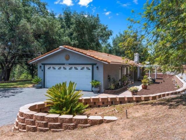 26903 Banbury Dr, Valley Center, CA 92082