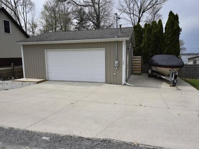2690 Ovid St, Crystal, MI 48818