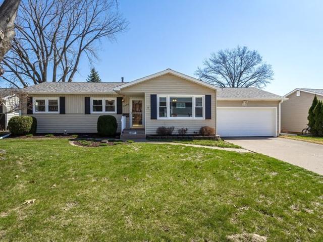 2690 9th St, East Moline, IL 61244