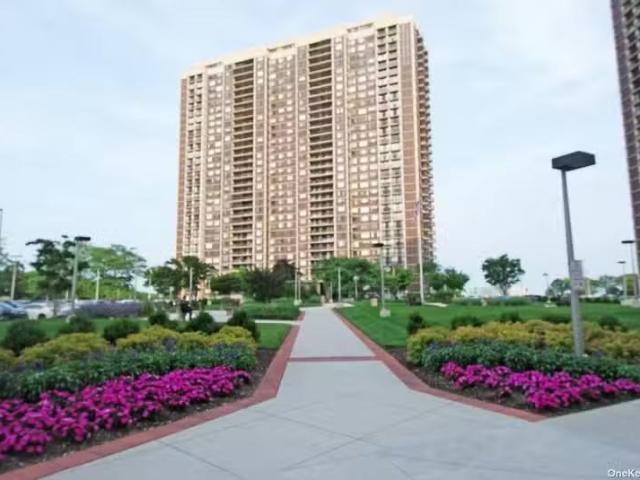 26910 GRAND CENTRAL PKWY APT 9F, FLORAL PARK, NY 11005 Single.