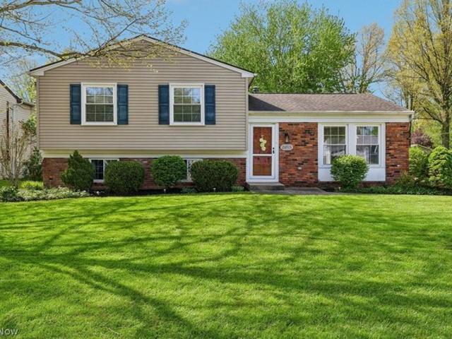 26915 Oxford Park Ln, Olmsted Township, OH 44138