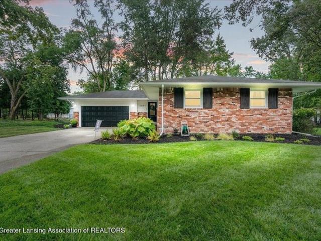 2691 Blue Haven Ct, East Lansing, MI 48823