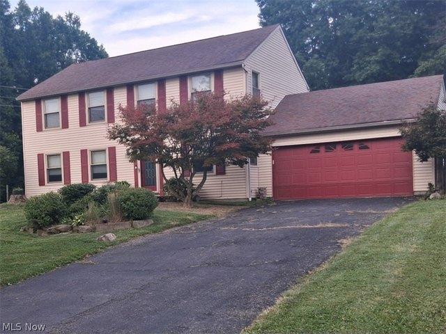2691 Elizabeth Dr SW, Lordstown, OH 44481