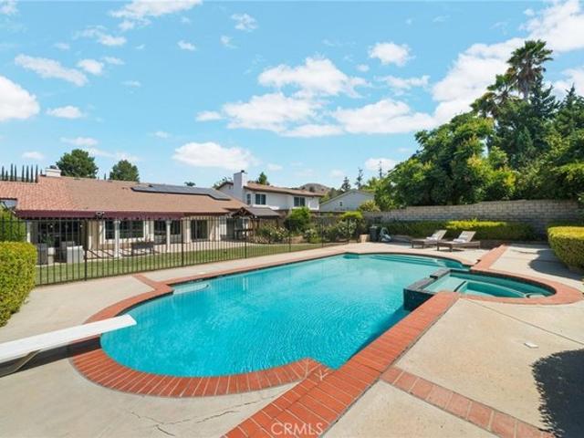 26920 Garret Dr, Calabasas, CA 91301