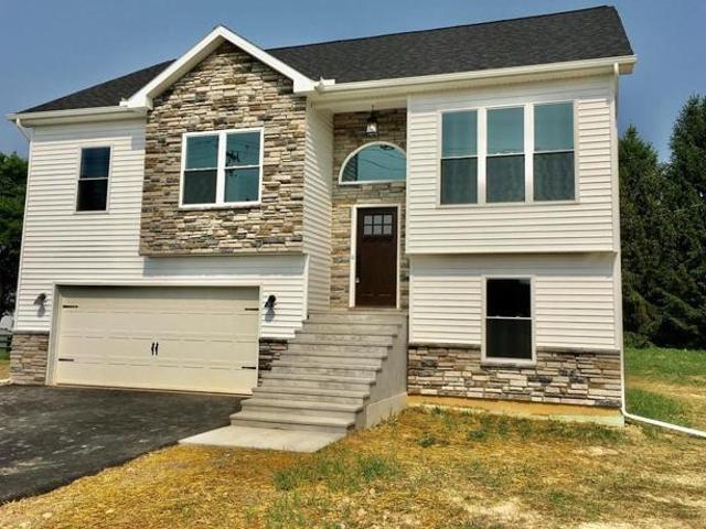 2692 Community Dr, Moore Township, PA 18014
