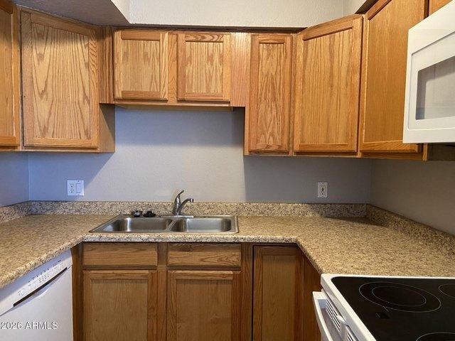 2693 E Oakleaf Dr, Tempe, AZ 85288
