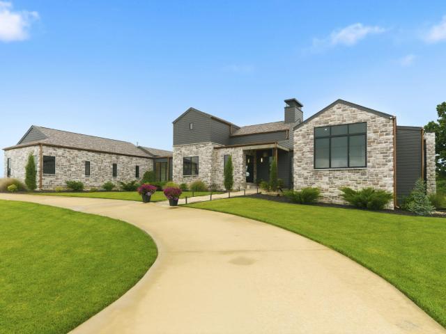 269 E Wisteria Lane