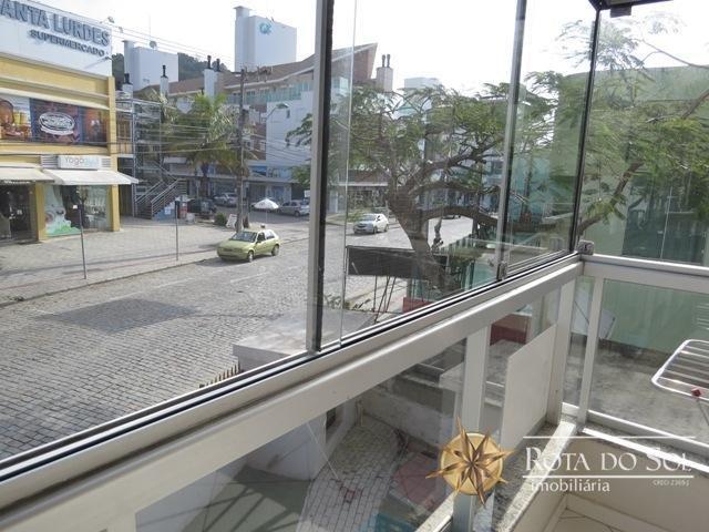 269 Excelente apartamento no Solar de Bombinhas a 30 metros da Praia Centra