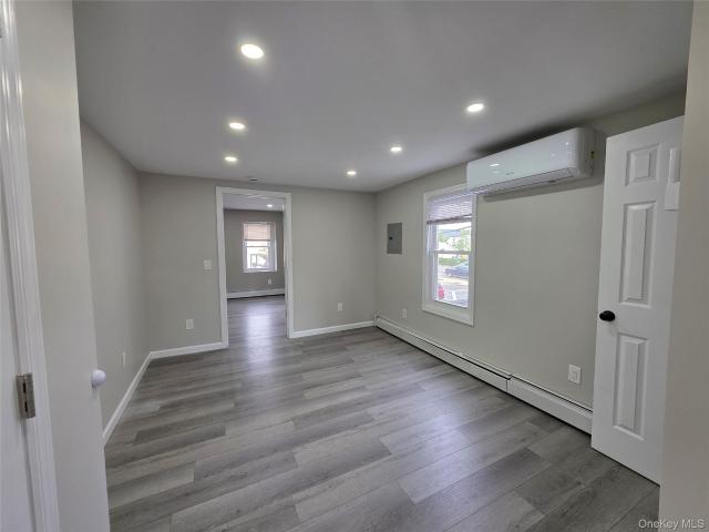 269 Willis Avenue South