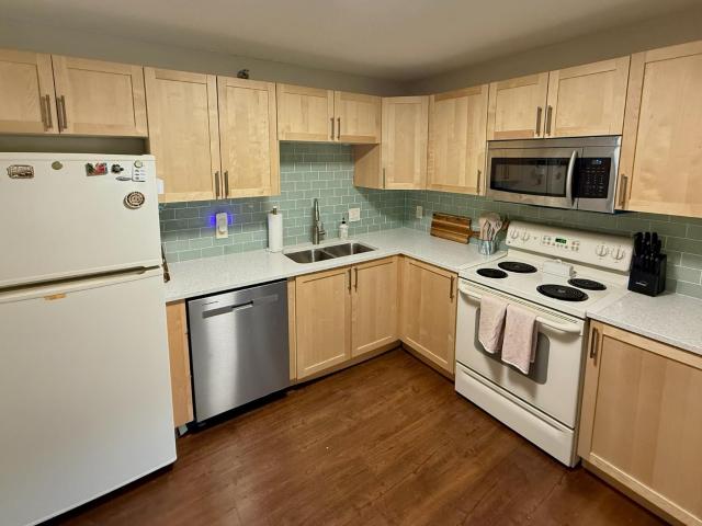 26 10th Street W # 402