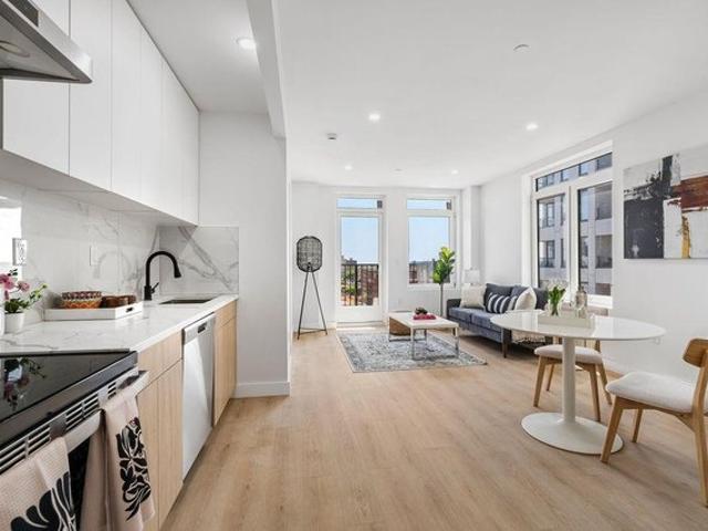 26 15 4th St Unit 3H, Queens, NY 11102