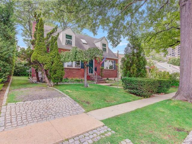26 20 th Pl, Bayside, NY 11360