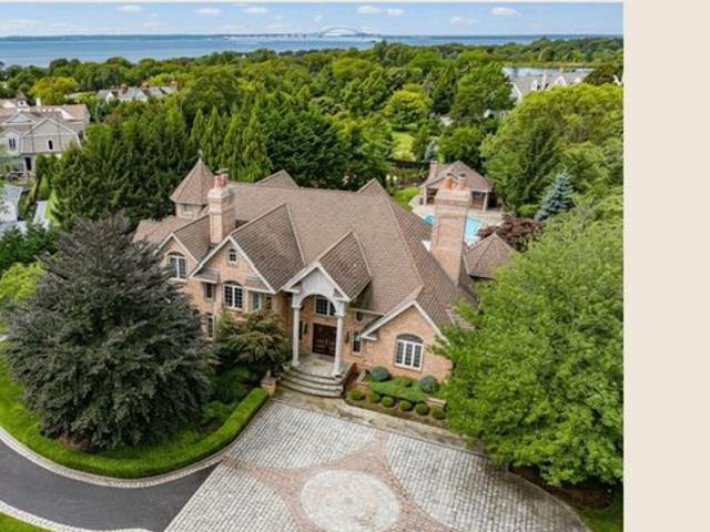 26 The Helm, East Islip, NY 11730