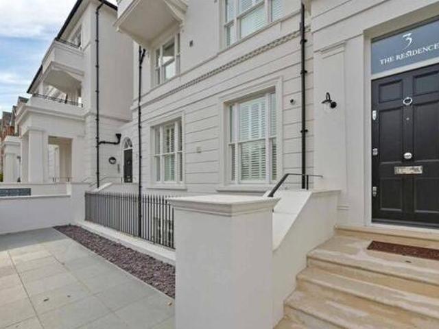 26 Trinity Place, The Residence, Windsor, 3 Bedroom Duplex