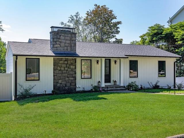 26 Twilight Ln, Brookfield, CT 06804