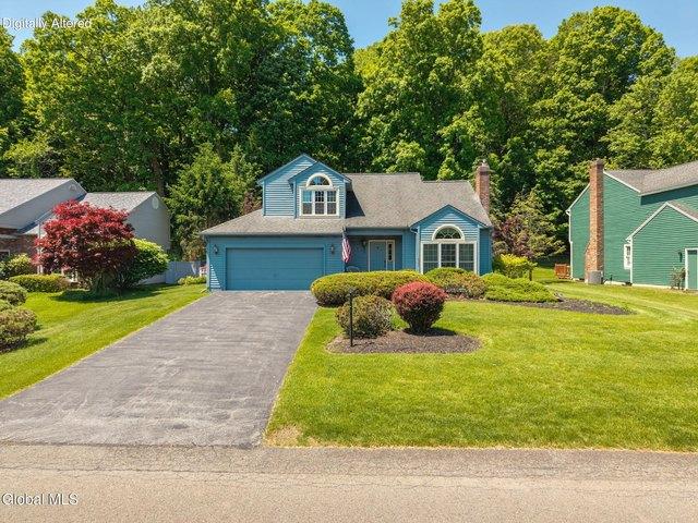 26 Upper Wedgewood Ln, Voorheesville, NY 12186