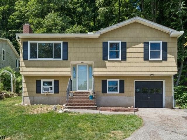 26 Valley View Dr, Rockaway, NJ 07866