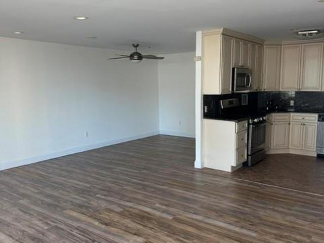 26 W Broadway 303