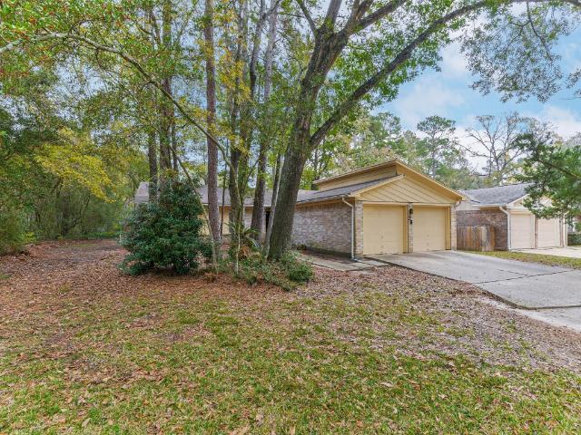 26 W Broken Oak Ct, The Woodlands, TX 77381 | MLS #21088 | Compass