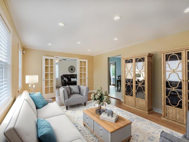 26 W Glenlake Avenue