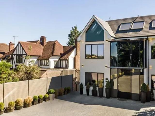 26 Waggon Road, London, EN4 0HL, United Kingdom | 5 bed house for rent #158490608 | Rentberry