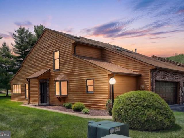 26 Westview Mnr, York, PA 17408