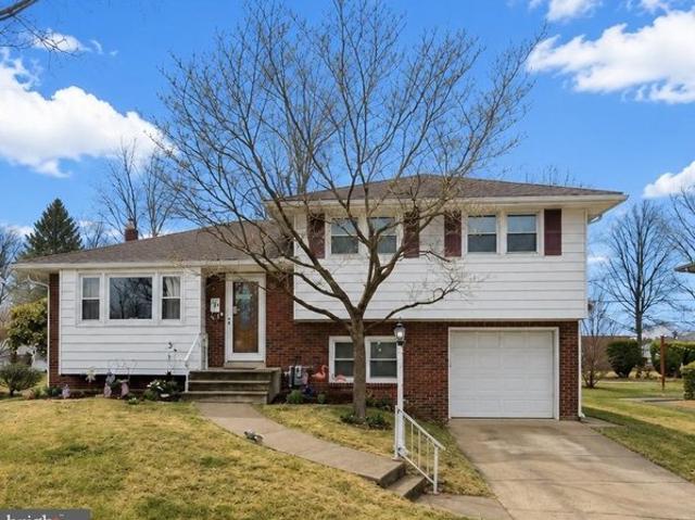 26 Wingert Rd, Wyomissing, PA 19610