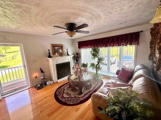 26 Woodbriar Street