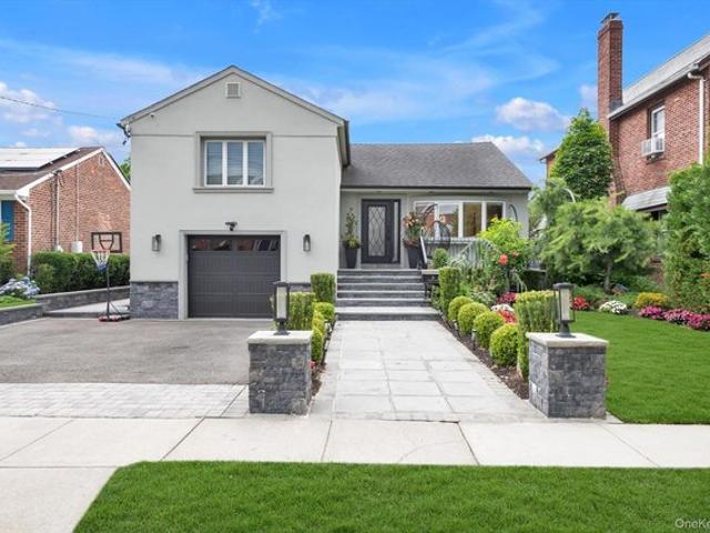 26 Abrams Pl, Lynbrook, NY 11563