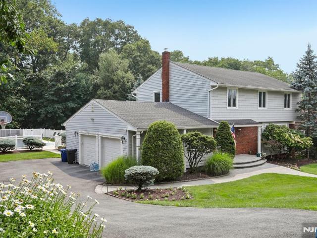 26 Almroth Drive