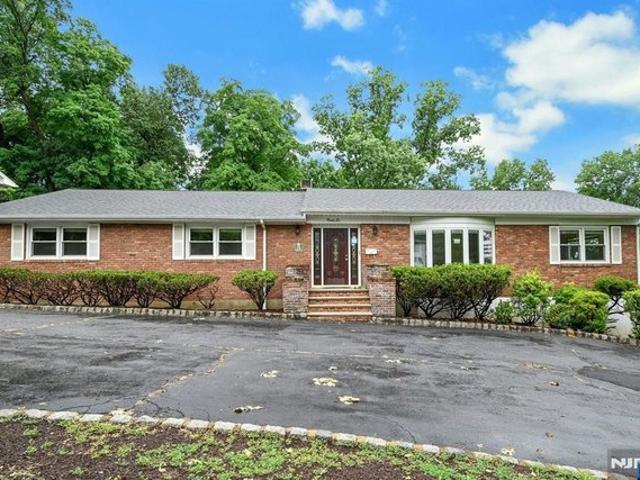 26 Alpine Dr, Wayne, NJ 07470