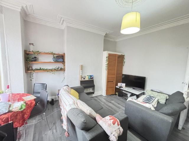 26 Ashville Avenue, Leeds, LS6 1LX