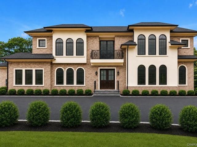 26 Bacon Rd, Old Westbury, NY 11568