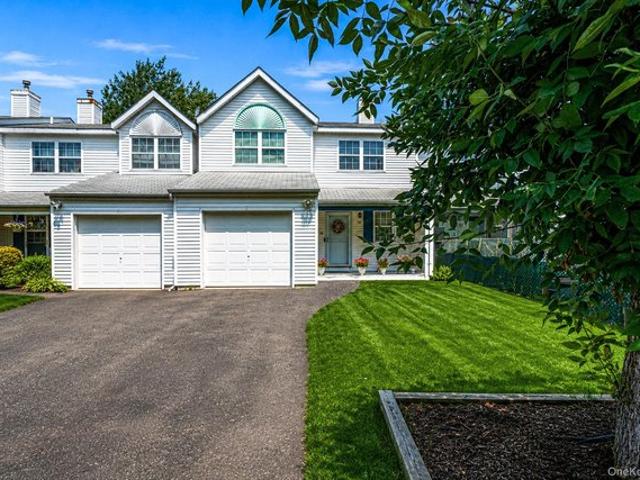 26 Beech St, Central Islip, NY 11722