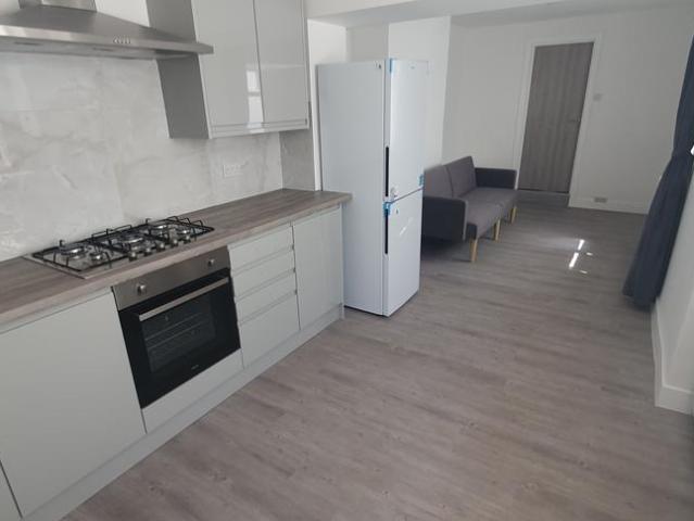 26 Bertram Street 5 bed house to rent £2,750 pcm £635 pw