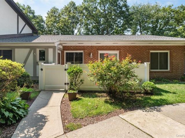 26 Birchwood Rd, Medford, NY 11763