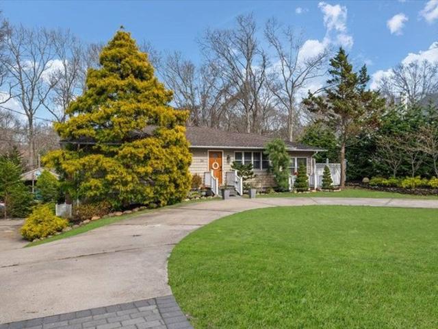 26 Bittersweet Ave, Hampton Bays, NY 11946