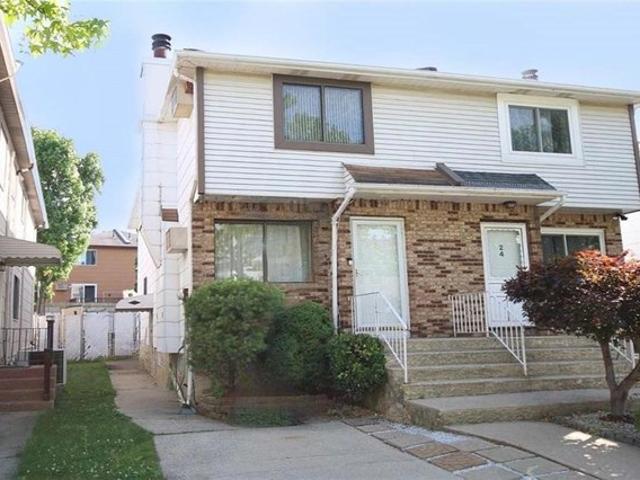 26 Blyth Pl, Staten Island, NY 10306