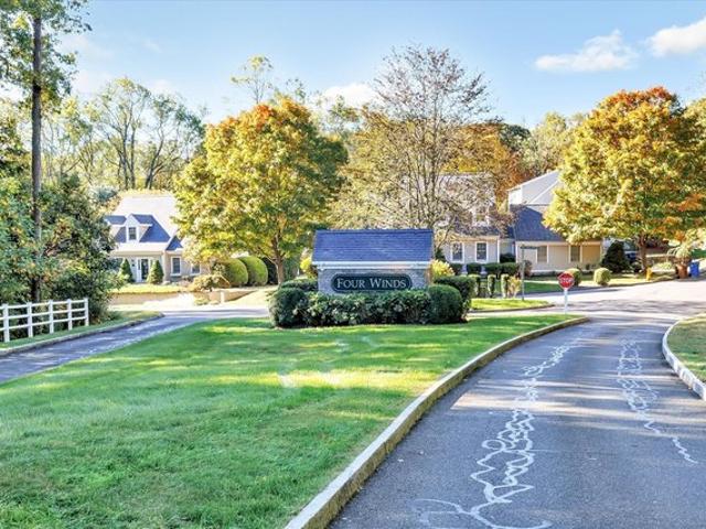 26 Bunker Hill Cir Unit 26, Shelton, CT 06484