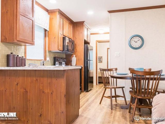 26 Canal Dr Unit 300 026, Pontiac, MI 48341