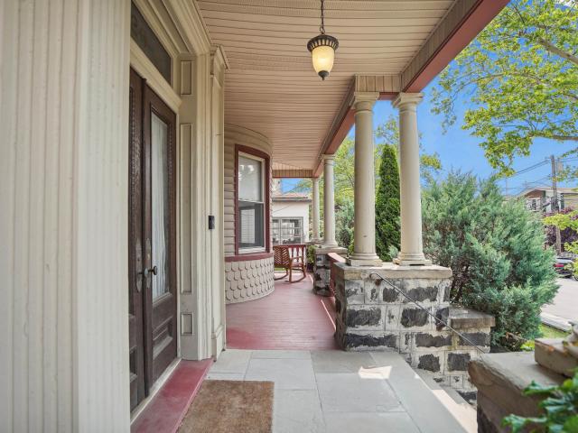 26 Carlton Ave