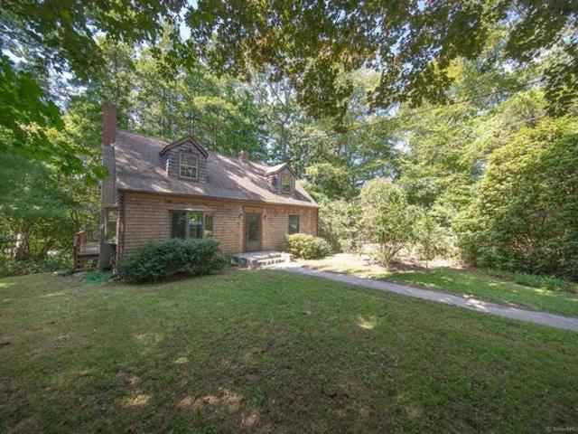 26 Charles St, Groton, CT 06355